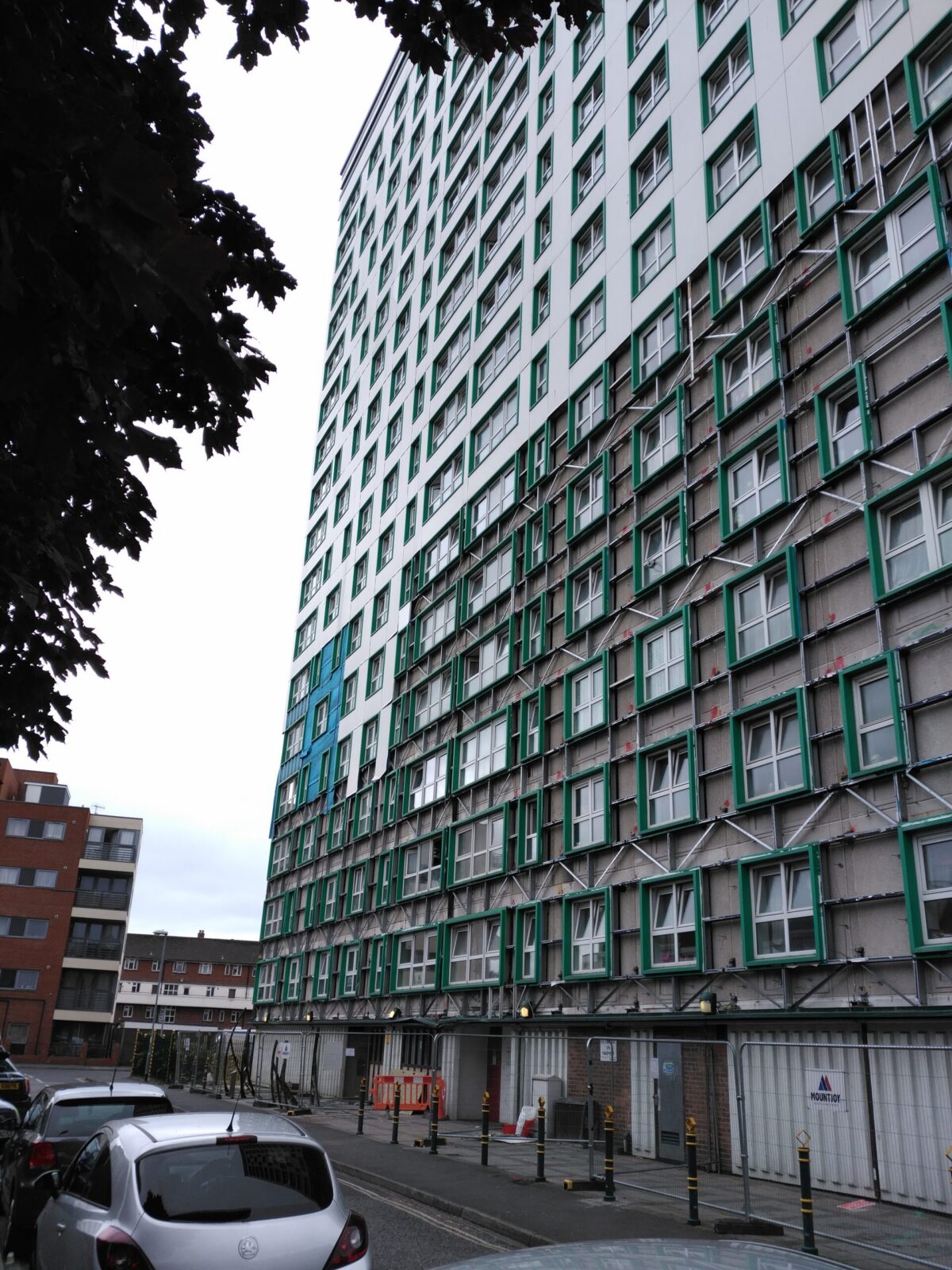 Thousands of UK flats have unsafe cladding - Pinfa